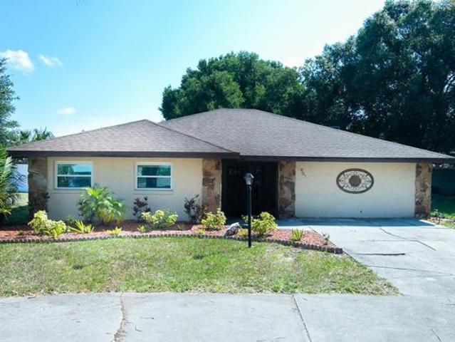 901 Van Dr, Auburndale, FL 33823