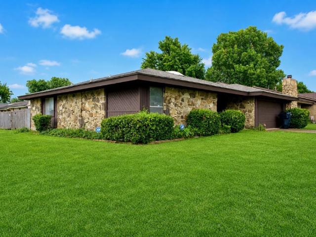 9024 N Eagle Lane