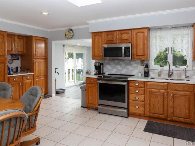 9026 Woodside Road