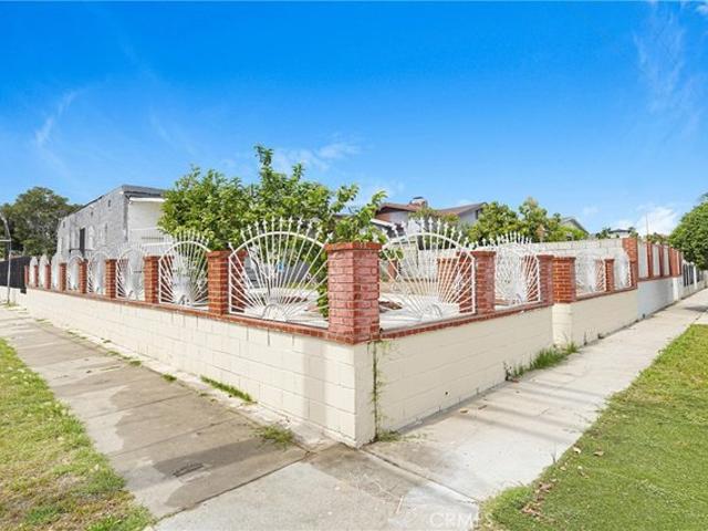 9027 Menlo Ave, Los Angeles, CA 90044