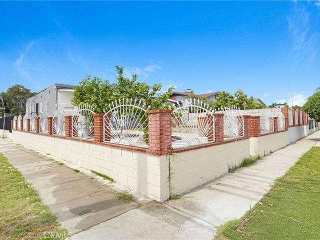 9027 Menlo Ave, Los Angeles, CA 90044