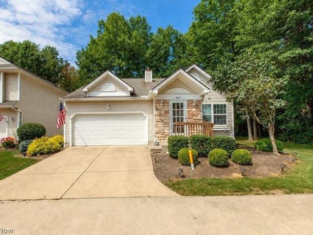 9020 Ashwood Ct, Olmsted Falls, OH 44138
