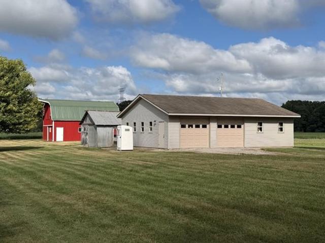 9020 S Raucholz Rd, Saint Charles, MI 48655