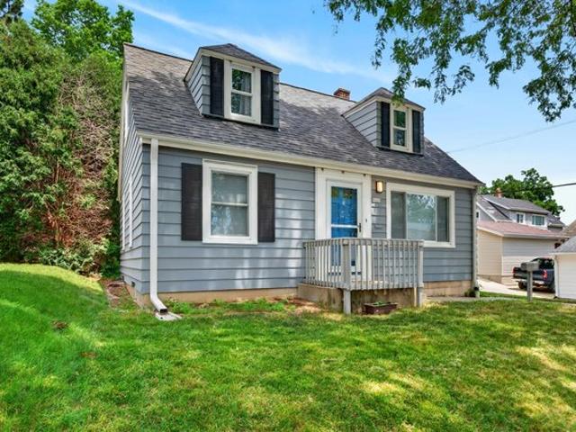 9020 W Vincent Pl, West Allis, WI 53214