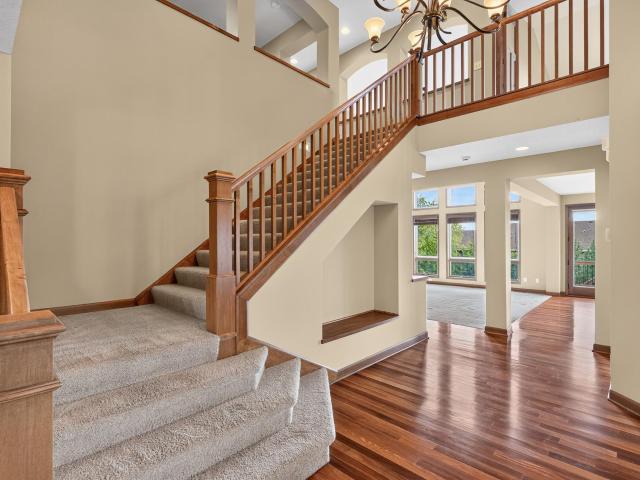 9020 Warren Court