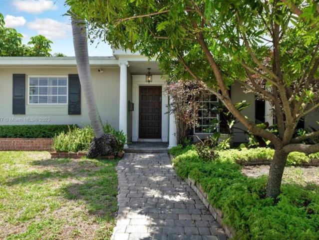 9020 94th Ave SW, Miami, FL 33176