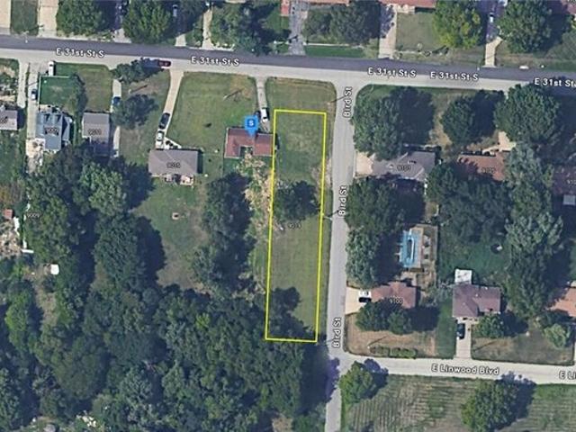 9021 E 31st St S, Independence, MO 64052