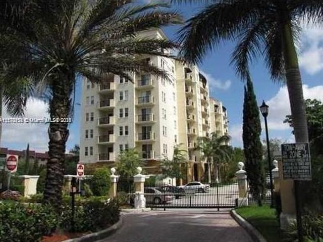 9021 SW 94th St #301, Miami, FL 33176