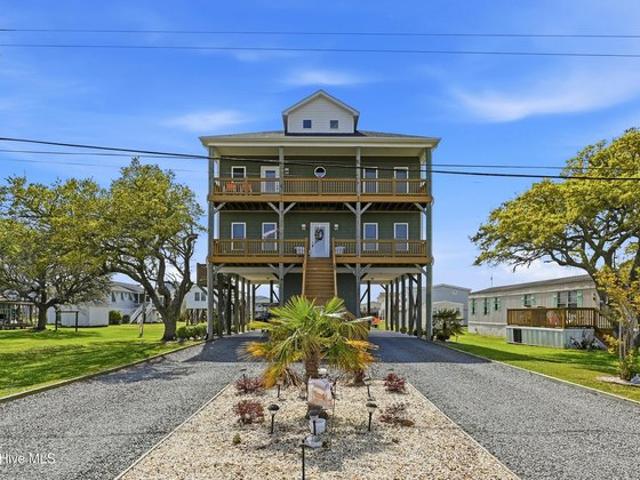 9021 W 9th St, Surf City, NC 28445