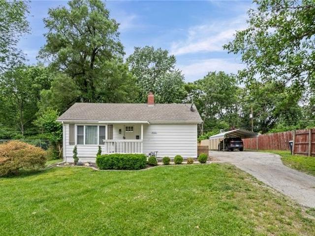 9022 Grand Ave, Kansas City, MO 64114
