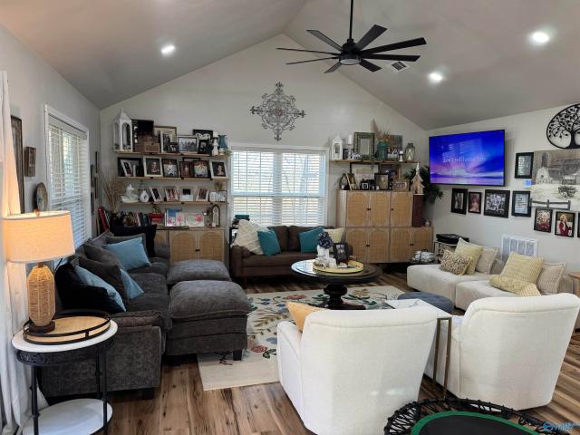 902 County Road 1042