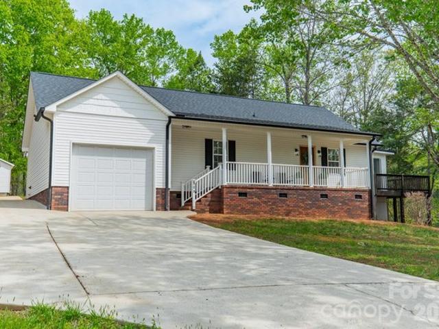 902 Cornelius Rd, Mooresville, NC 28117