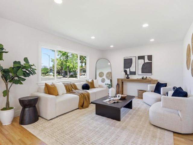 902 Camellia Way