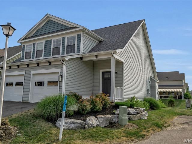 902 Carriage Lane