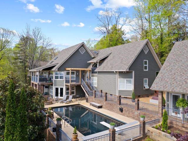 902 Altamont Road