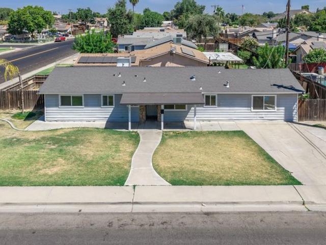 902 Boxwood Ln, Lemoore, CA 93245
