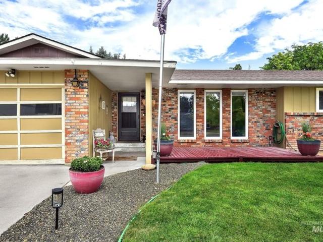 902 Bonnie Brae Dr, Nampa, ID 83651