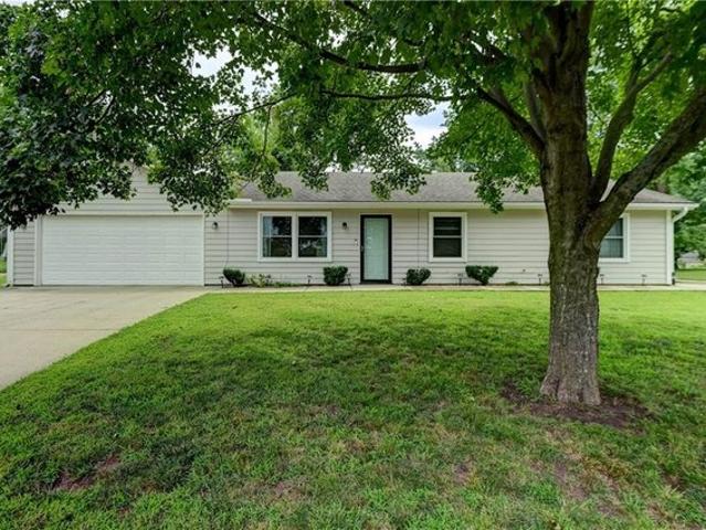 902 Birch St, Eudora, KS 66025