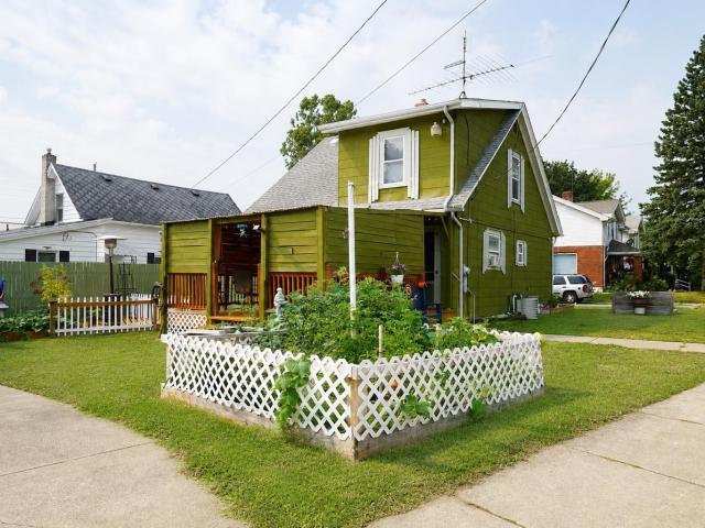 902 Bruce Street