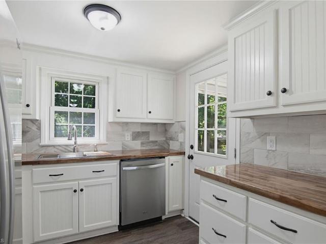 902 Breeze Hill Road