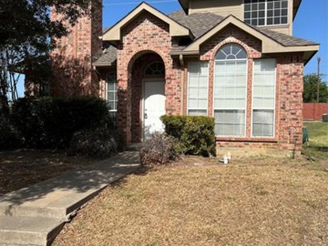 902 Brose Dr, Lewisville, TX 75067