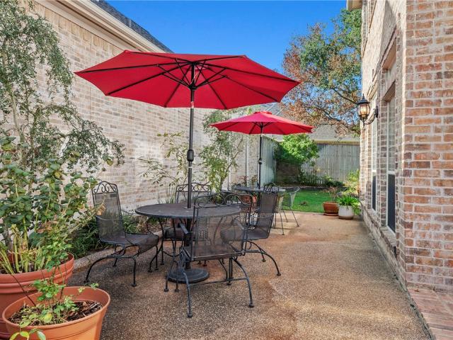 902 Grand Oaks Circle