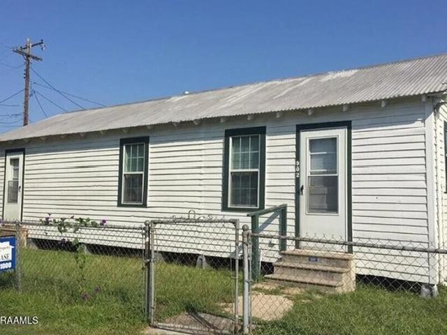 902 Domingue St, Scott, LA 70583