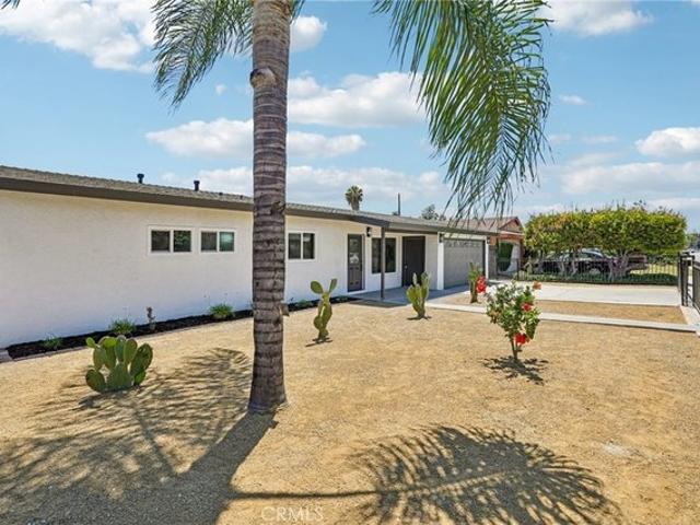 902 E Olive St, Pomona, CA 91766