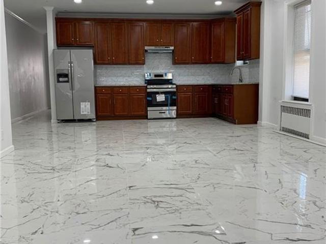 902 East 12th Street