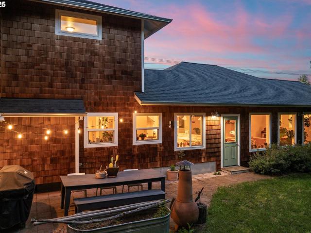 902 Elan DR