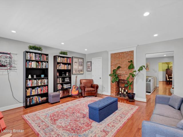 902 Ellison Ave