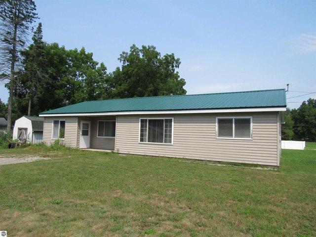 902 Fourth St, Tawas City, MI 48763