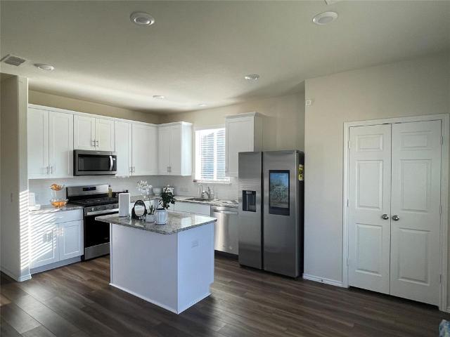 902 Feldspar Way