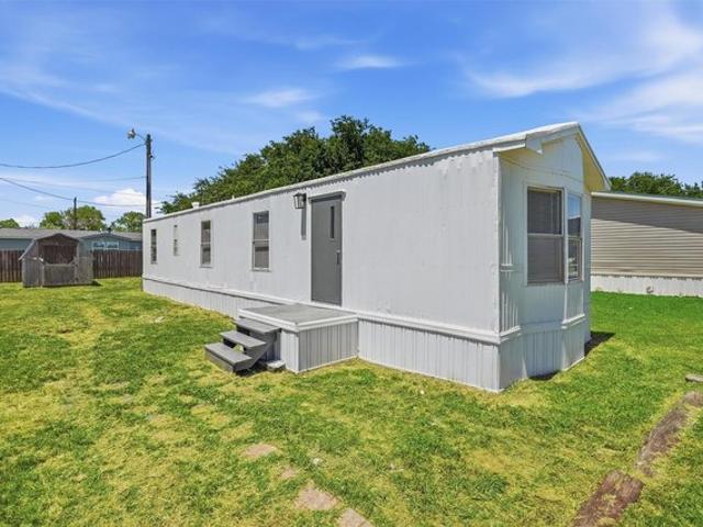 902 Flamingo Rd, Granbury, TX 76049