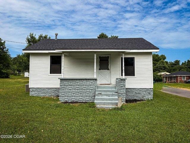 902 Freeman Rd, Neosho, MO 64850