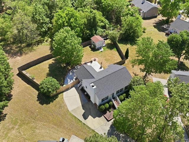 902 Hollins Court