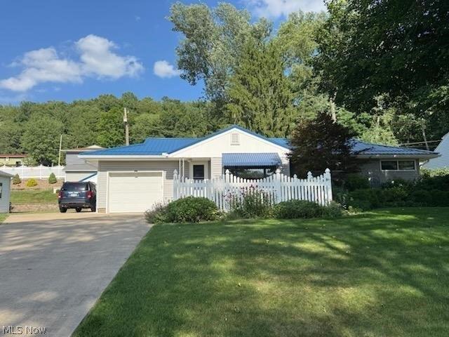902 Highland Blvd, Coshocton, OH 43812