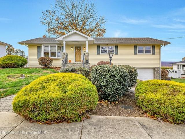 902 Johns Dr, Moosic, PA 18507