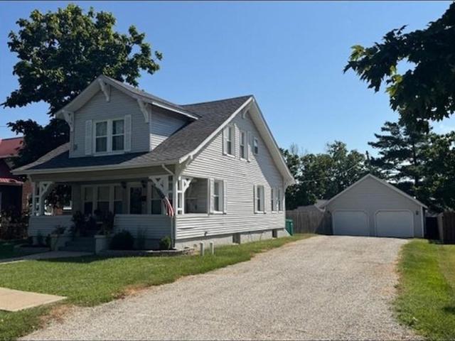 902 Jackson St, Macon, MO 63552