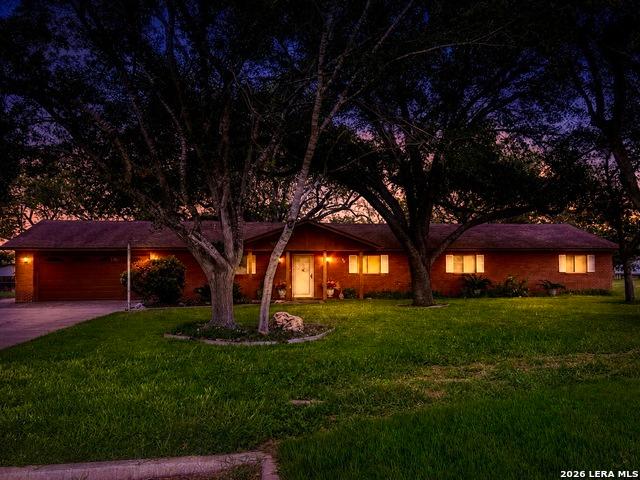 902 Oakridge Dr