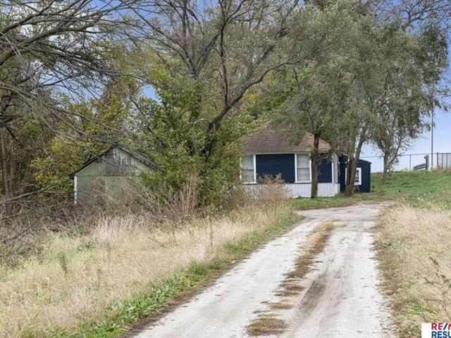 902 Louie Ln, Yutan, NE 68073
