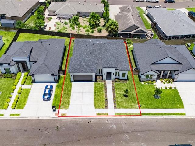 902 La Laguna Road