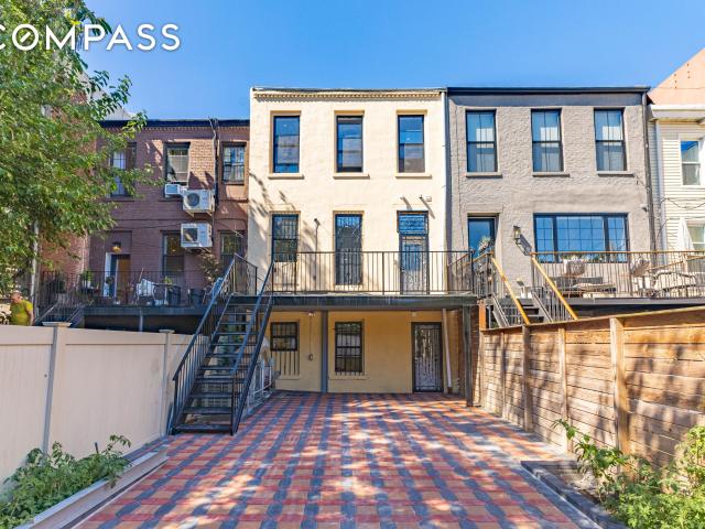 902 Lafayette Avenue