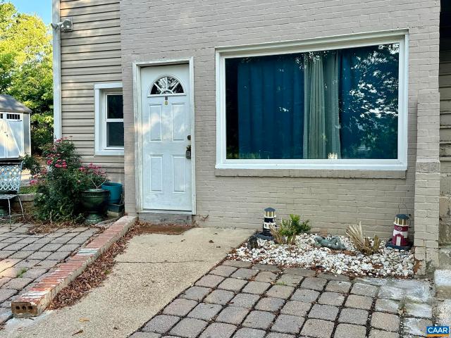 902 main st w 1