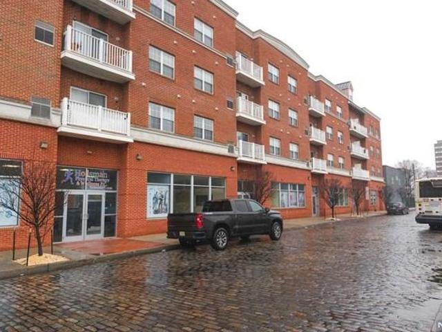 902 N 5th St #402, Newark, NJ 07107