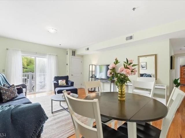 902 N 5th St Apt 207, Newark, NJ 07107