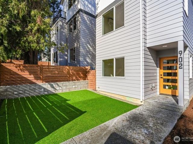 902 N 107th St, Seattle, WA 98133