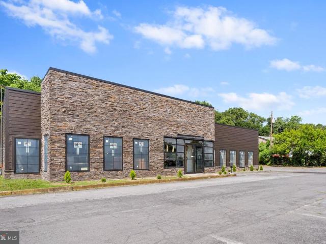902 N Front Street