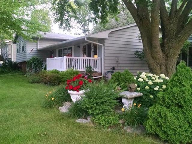 902 N Shore Dr, Clear Lake, IA 50428