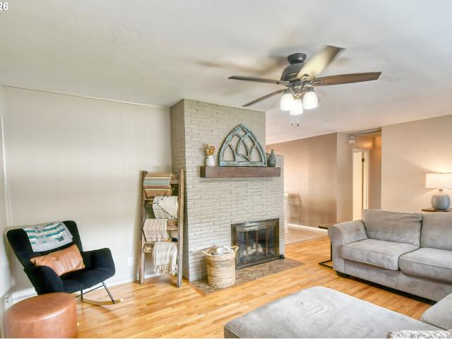 902 NW 6TH ST